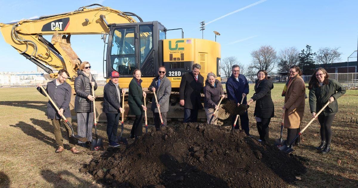Autoridades locales celebran la colocación de la 1ra piedra en Ryan ...