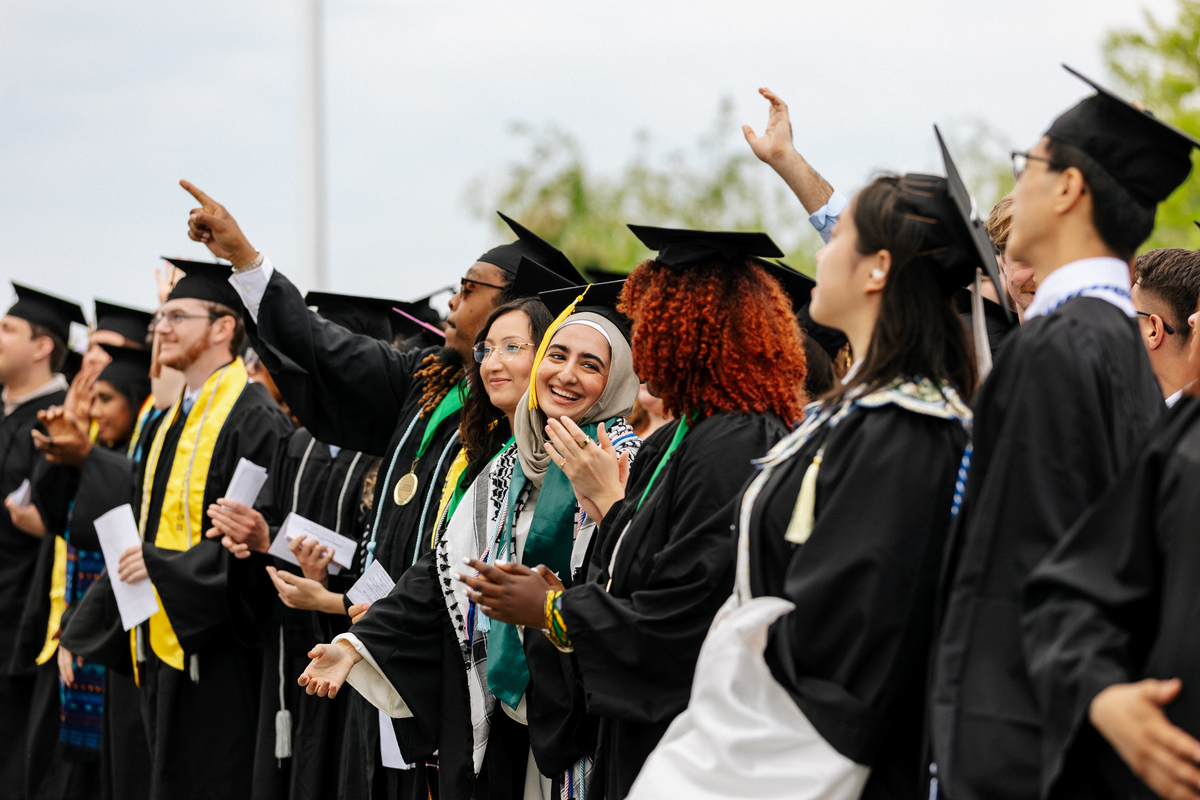 Estudiante de 17 años recibe la primera Beca de la Ruth Batson Academy