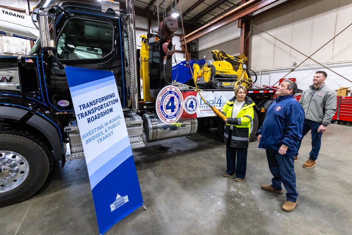 Healey presenta un plan de transporte que creará miles de empleos en MA